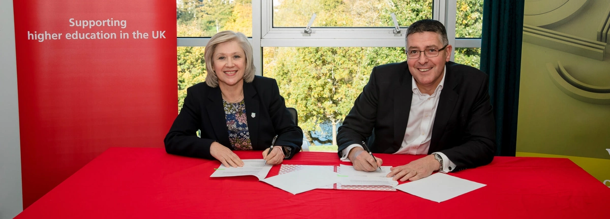 Stirling renews partnership with Santander | About | University of Stirling